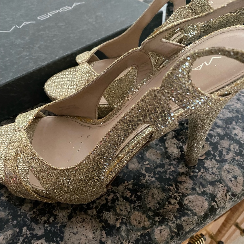 Beautiful Gold Platform Sandals - Gem